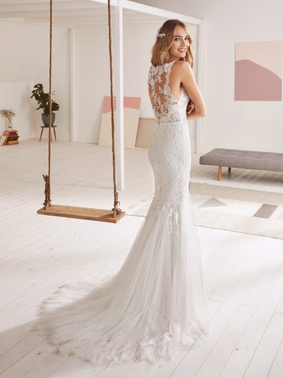 25 Best Wedding Dresses for Tall Brides in 2024 - Royal Wedding