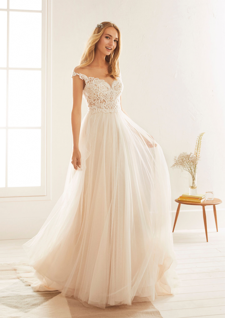 25 Best Wedding Dresses for Tall Brides in 2024 - Royal Wedding