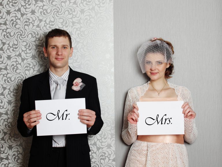 10 Pros and Cons of Changing the Name After Marriage - Royal Wedding