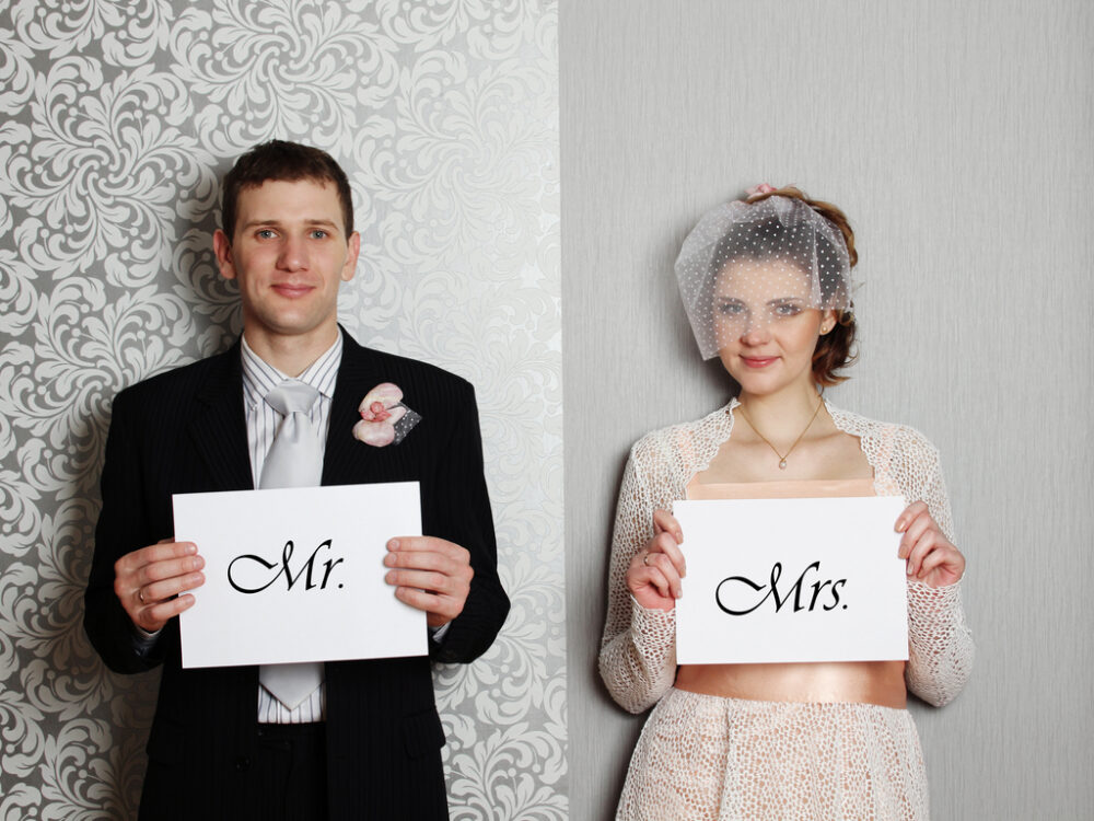 10 Pros and Cons of Changing the Name After Marriage - Royal Wedding