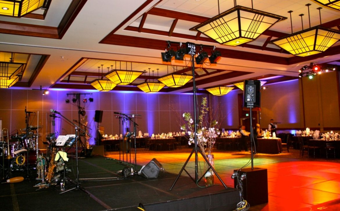 9 Tips For a Successful Beach Wedding – A 2024 Guide - Royal Wedding