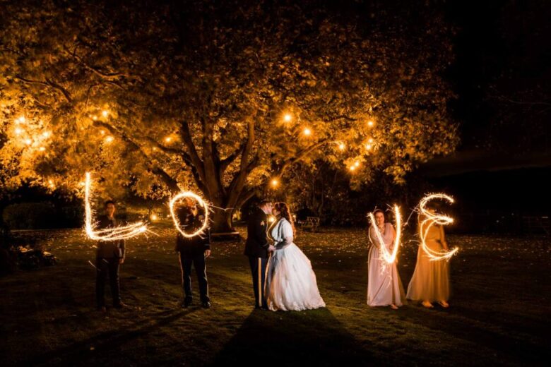 9 Benefits of Using Neon Signage in Weddings - Royal Wedding
